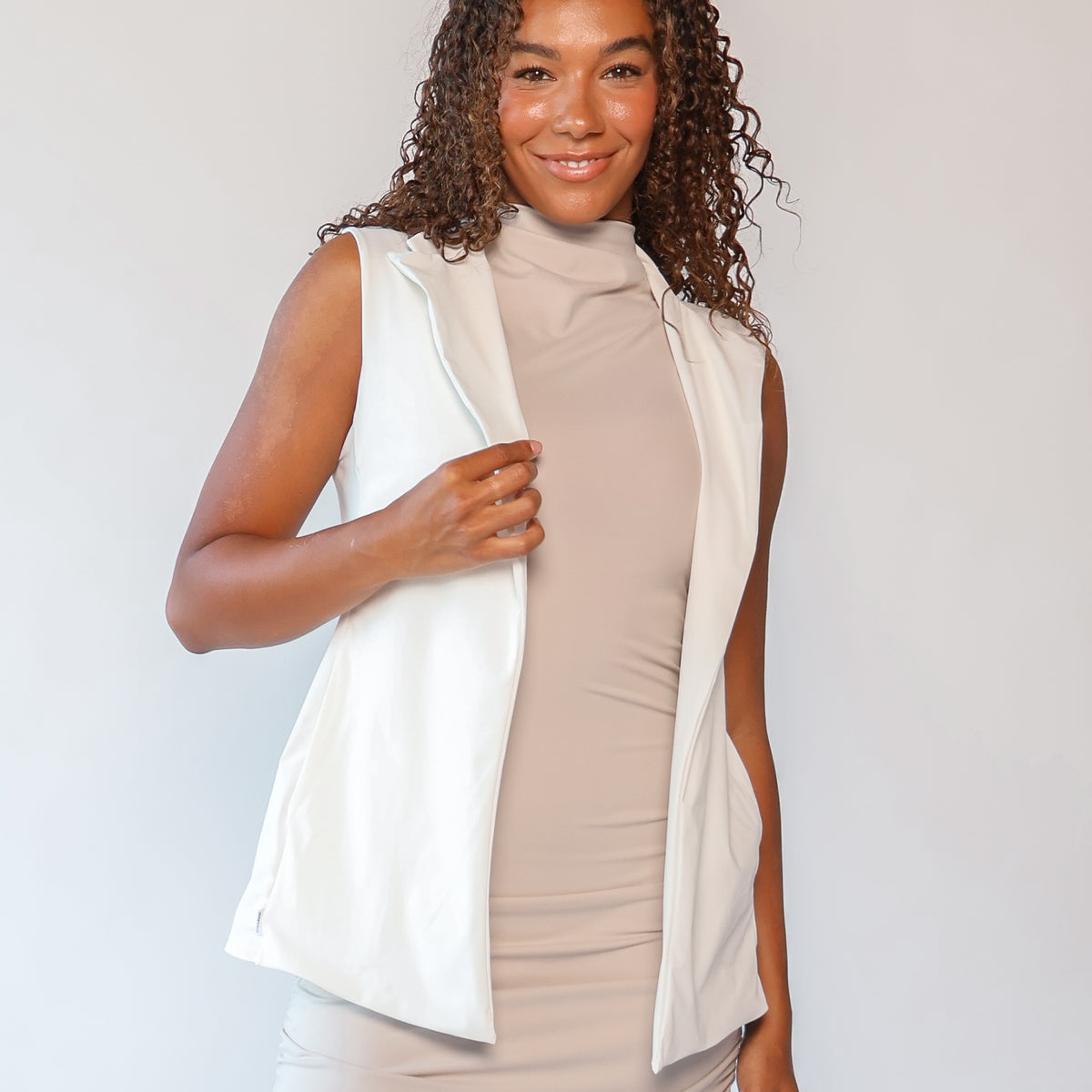 Voyager Vest in Kenai White | Wear & Roam