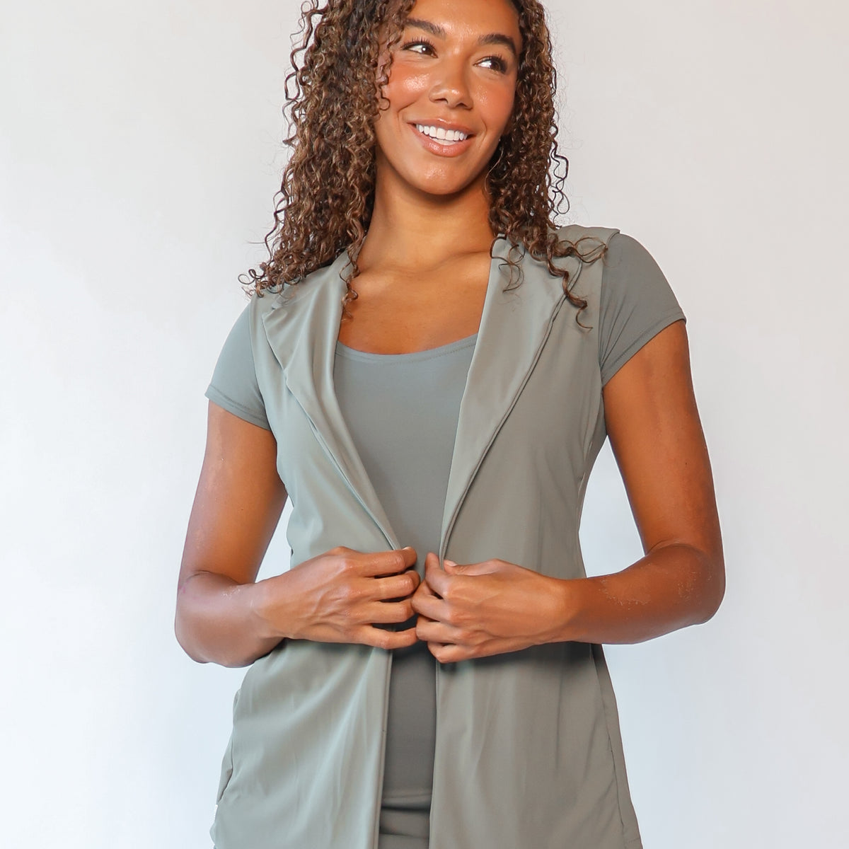 Voyager Vest in Nairobi Green | Wear & Roam